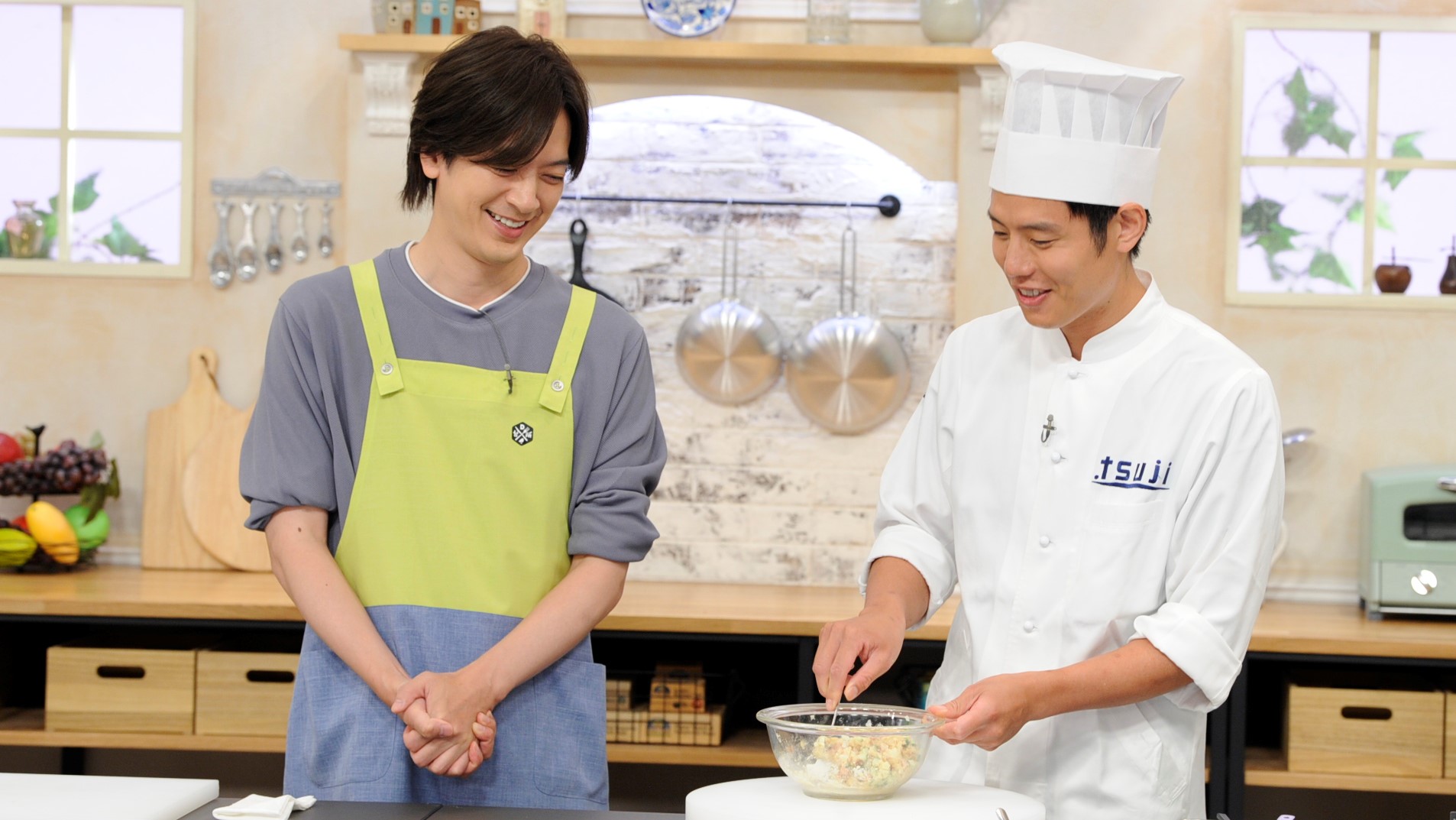 大きな“うちわ”にはしゃぐDAIGOにSNSがほっこり！「おチャメ」「可愛さ爆発の46歳」 | ABCマガジン